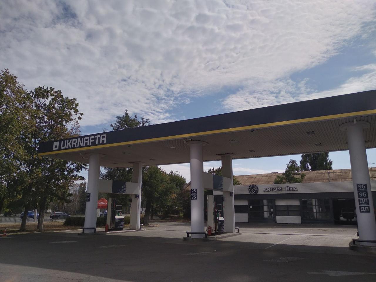 Enkorr: Свіжий погляд на енергетику - Новини - UKRNAFTA продовжує ребрендинг колишніх АЗК Shell ...